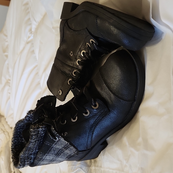 Natural Reflections | Shoes | Natural Reflection Black Plaid Mid Combat ...